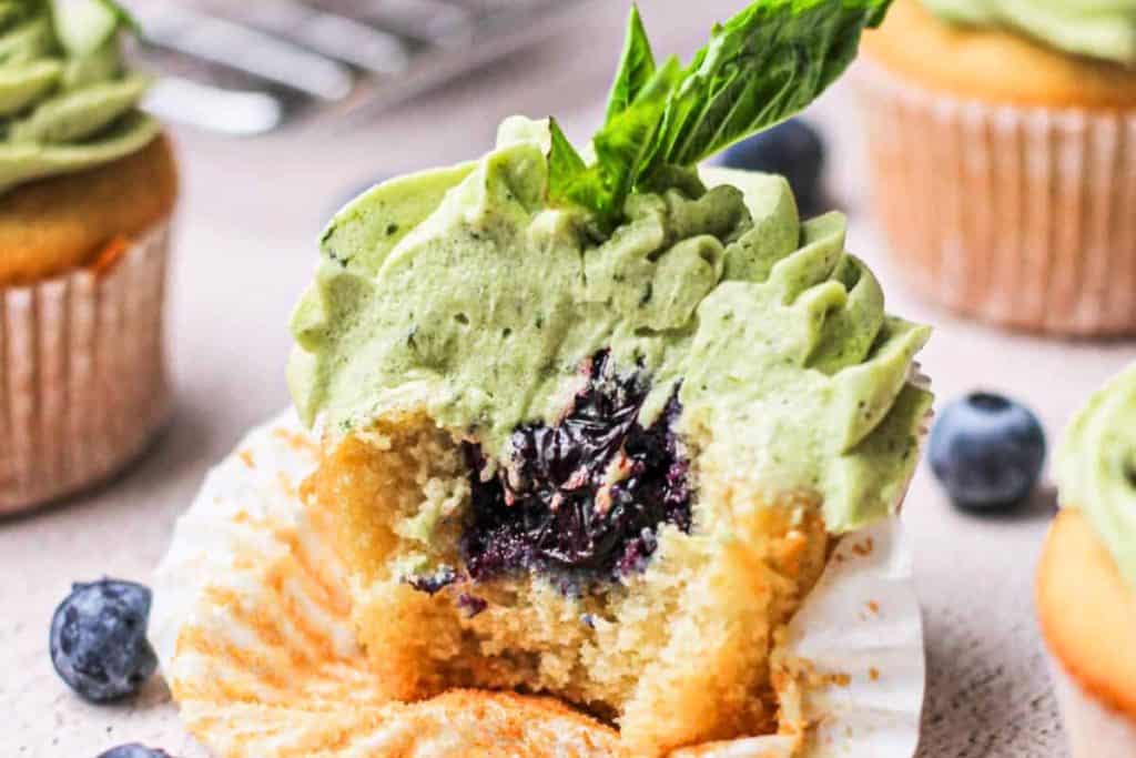 29 Gourmet Cupcake Recipes for Impressive and Elegant Desserts ...