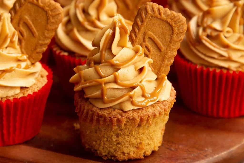 29 Gourmet Cupcake Recipes for Impressive and Elegant Desserts ...