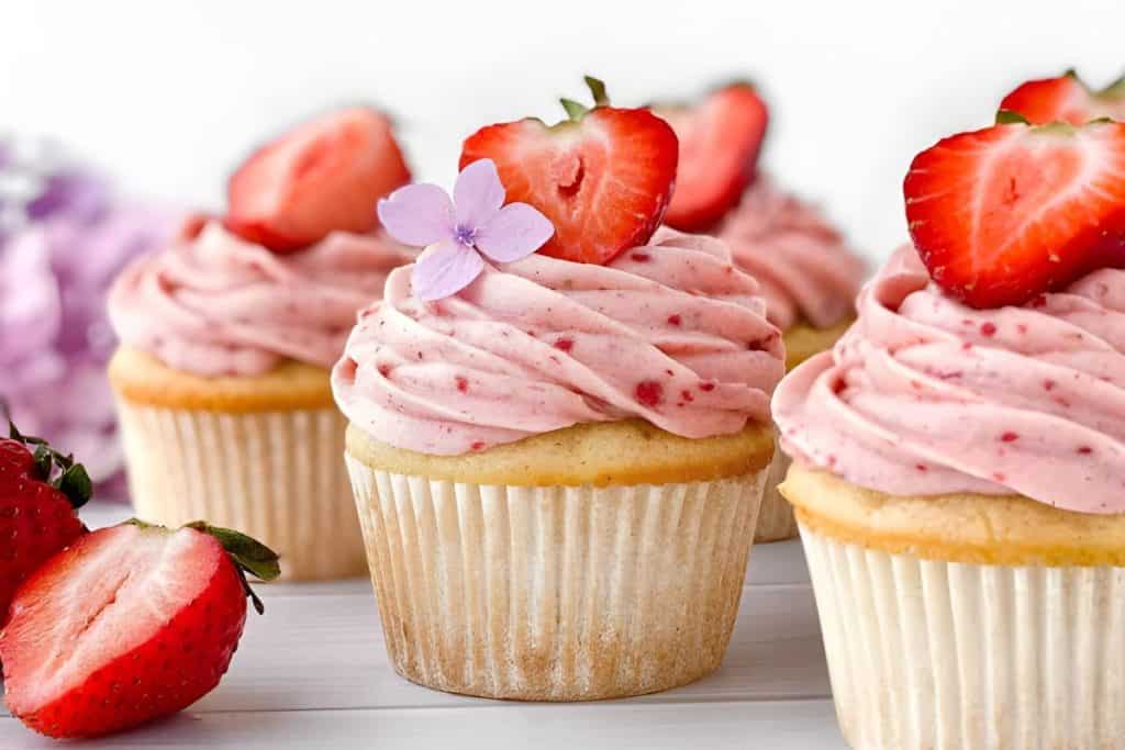 29 Gourmet Cupcake Recipes for Impressive and Elegant Desserts ...