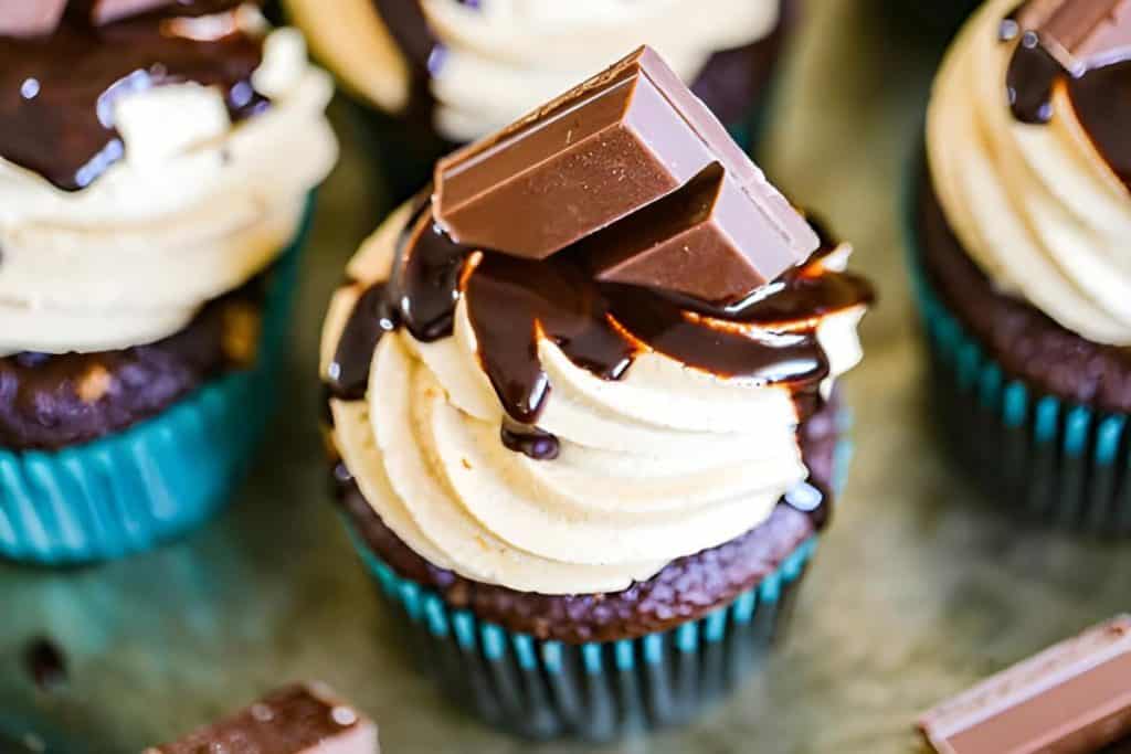 29 Gourmet Cupcake Recipes for Impressive and Elegant Desserts ...