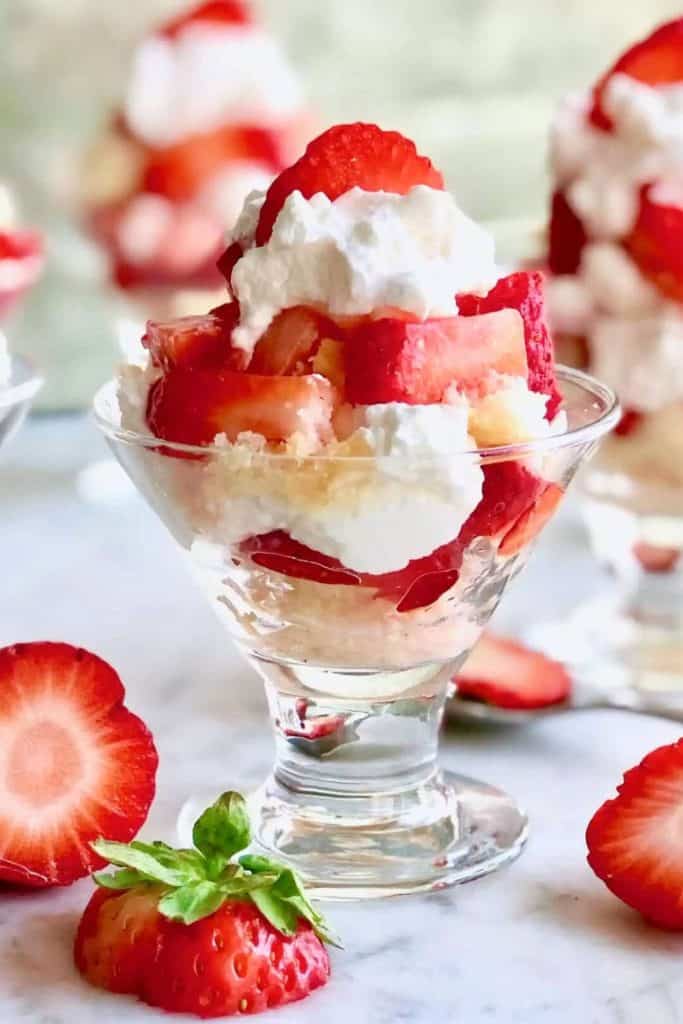 15 Mini Trifle Desserts in a Cup: Delicious Layered Desserts You’ll ...