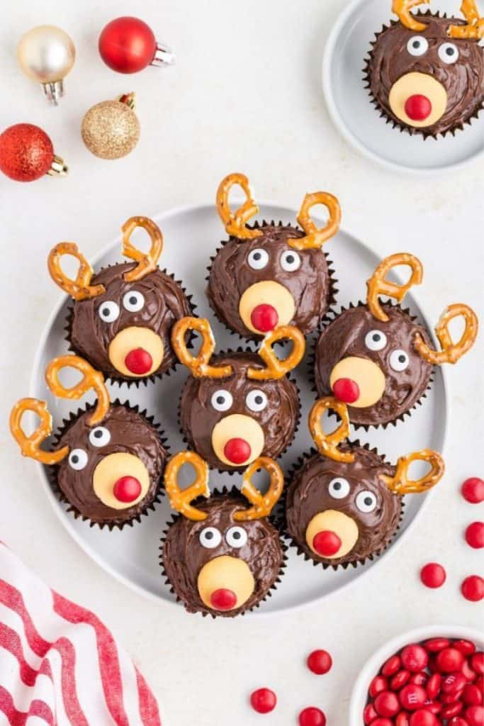 25+ Festive Christmas Cupcakes for Holiday Baking Fun | Creators Of Coffee
