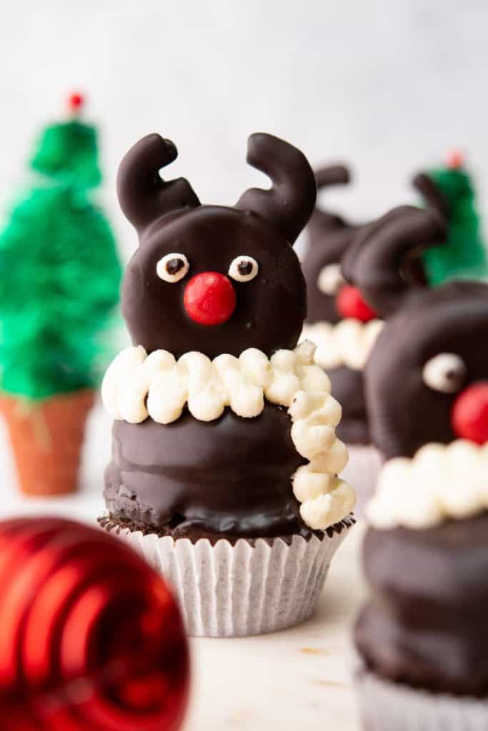 25+ Festive Christmas Cupcakes for Holiday Baking Fun | Creators Of Coffee