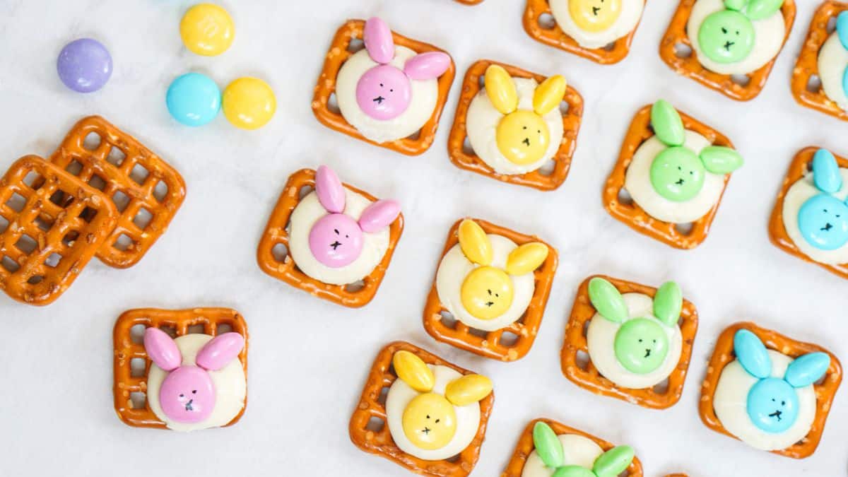 Cute Easter Bunny Pretzel Treats | Creators Of Coffee